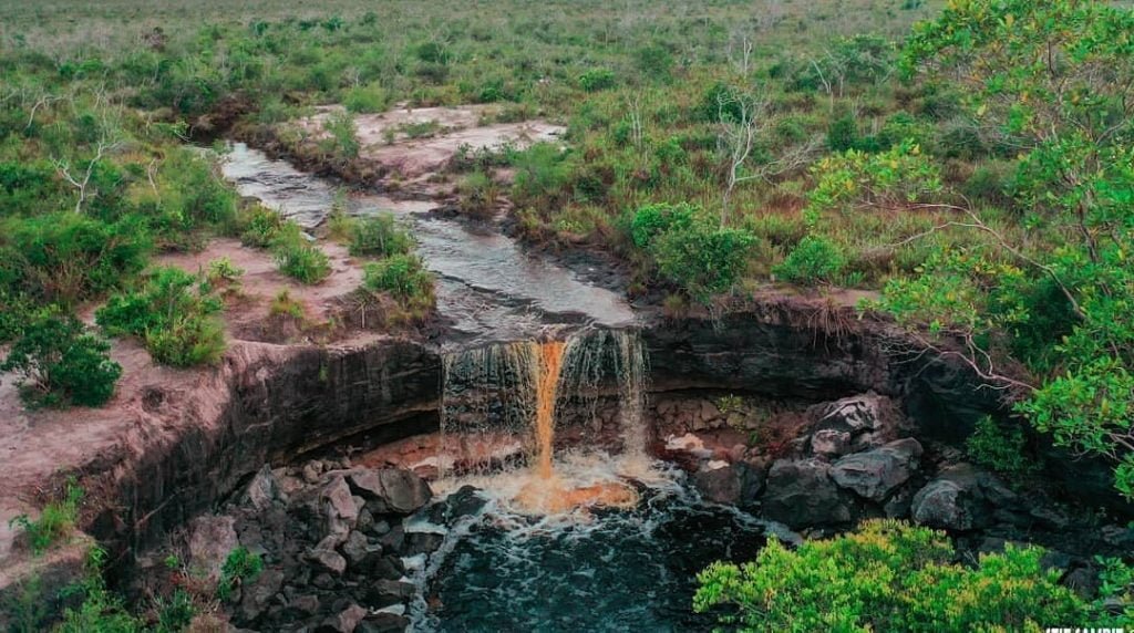 Air Terjun Air Merah Kalap Gadur - Berwisata