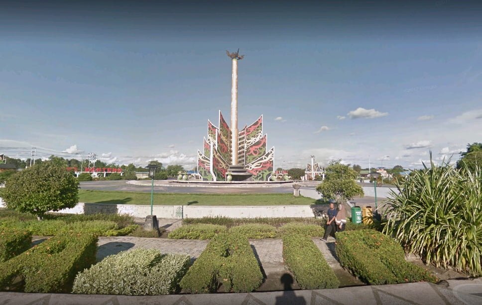 Bundaran Batang Garing - Berwisata